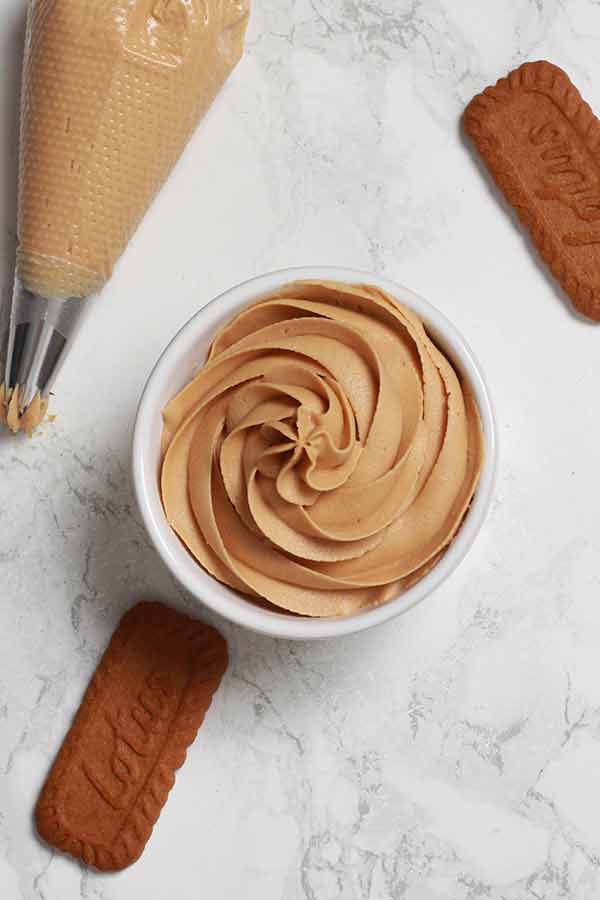 Vegan Biscoff Buttercream - BakedbyClo | Vegan Dessert Blog